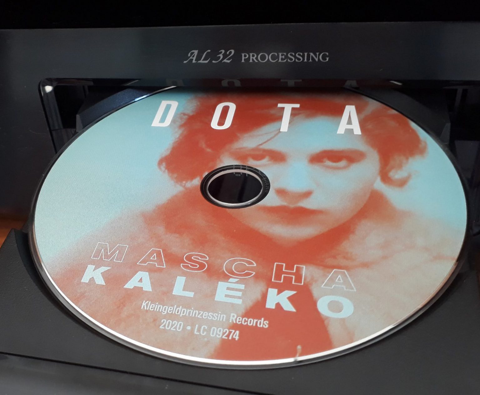 Dota vertont Mascha Kaléko – eine Liebeserklärung - MomenTom